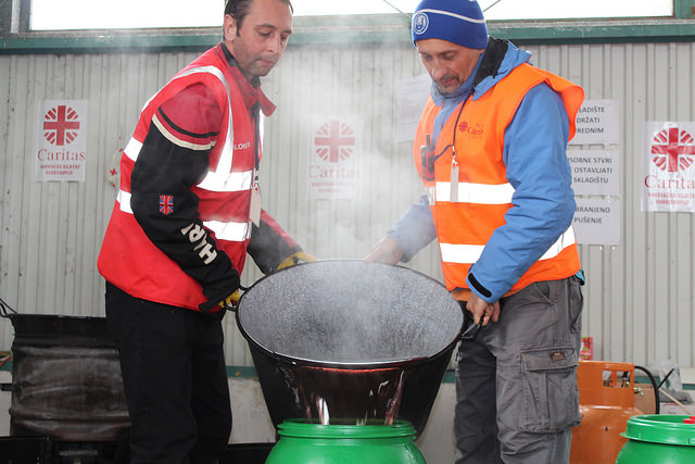 Tea for 6,000 refugees a day in Croatia - Caritas